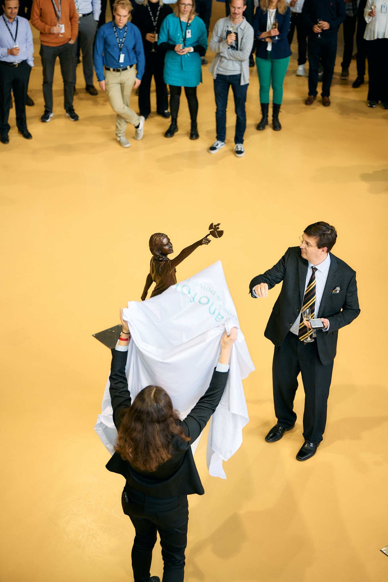 Nanoform unveils new patient statue – Nanoform small is powerful